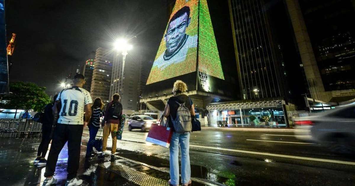 Brazil Is Lit Up In Honor Of Pelé An Eternal King